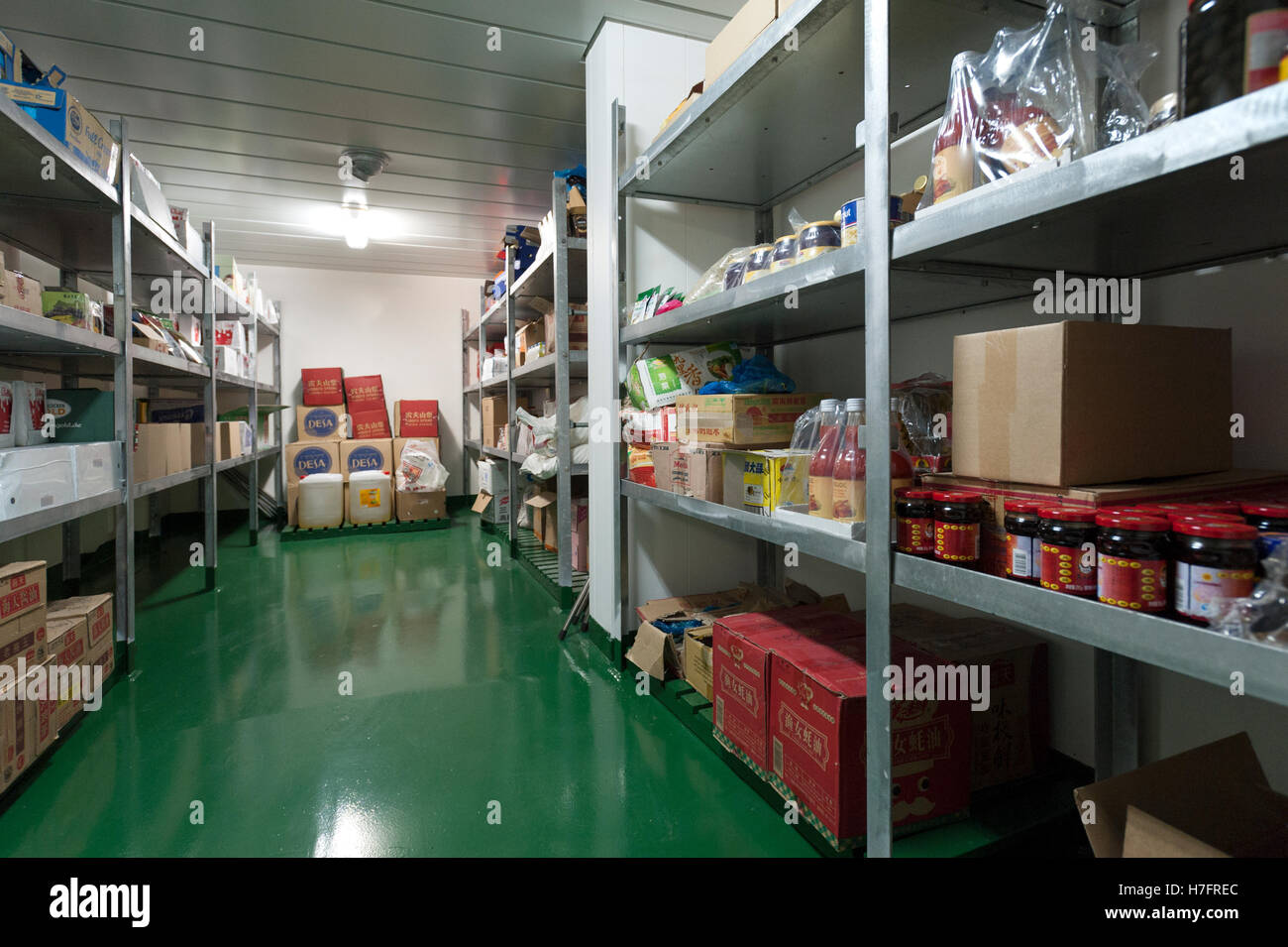 Ship kitchen hi-res stock photography and images - Alamy
