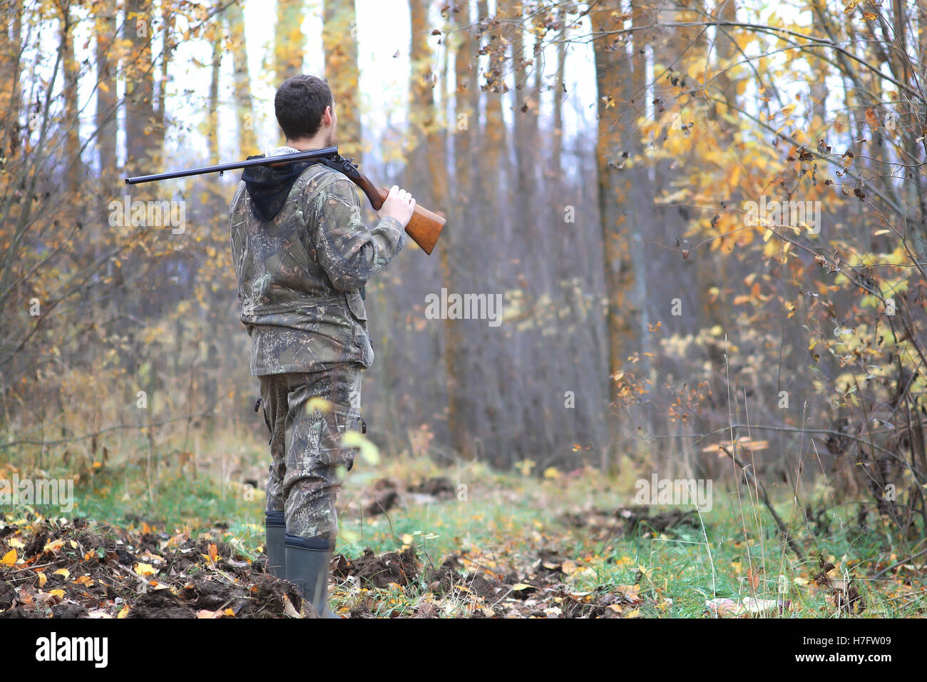 man hunter outdoor in autumn hunting Stock Photo - Alamy