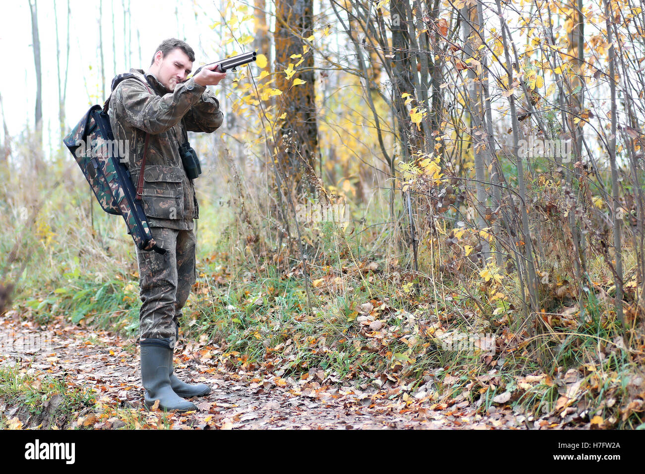 man hunter outdoor in autumn hunting Stock Photo - Alamy