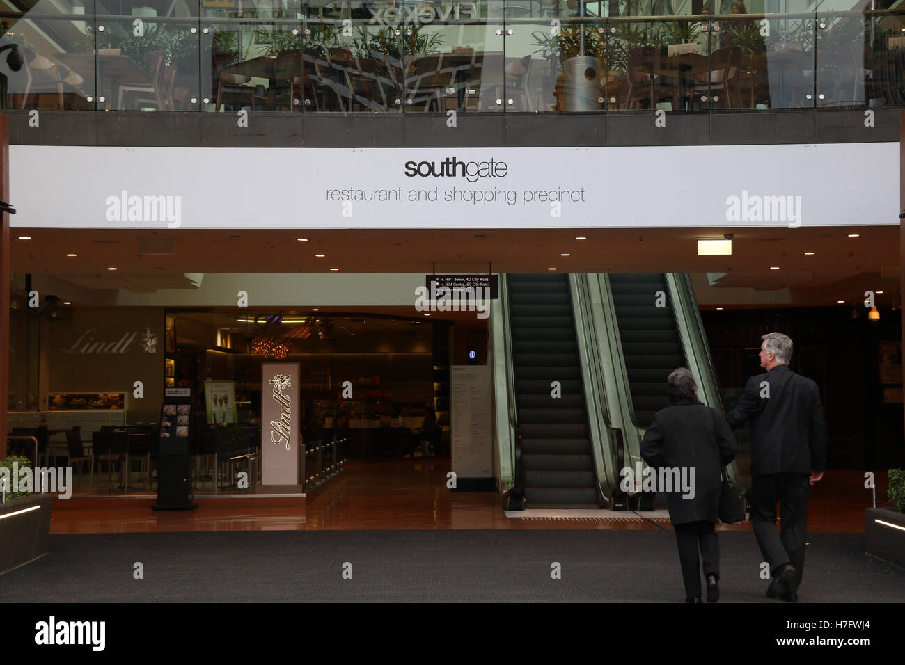Southgate Restaurant & Shopping Precinct on the Southbank, Melbourne ...