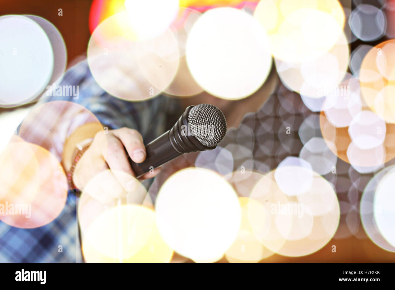 singer singing stage light Stock Photo - Alamy