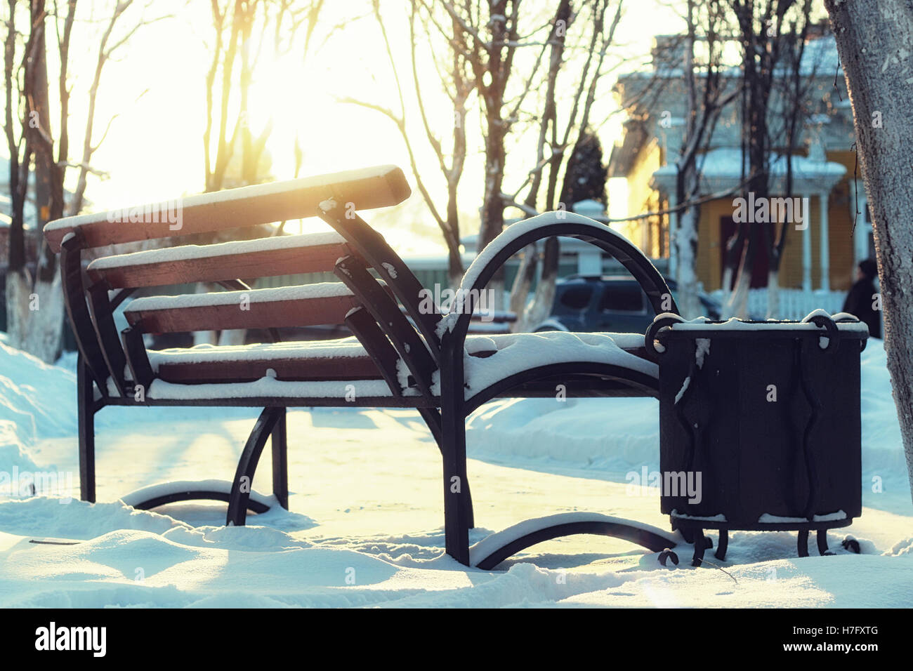 Winter Park bench Alley Stock Photo - Alamy
