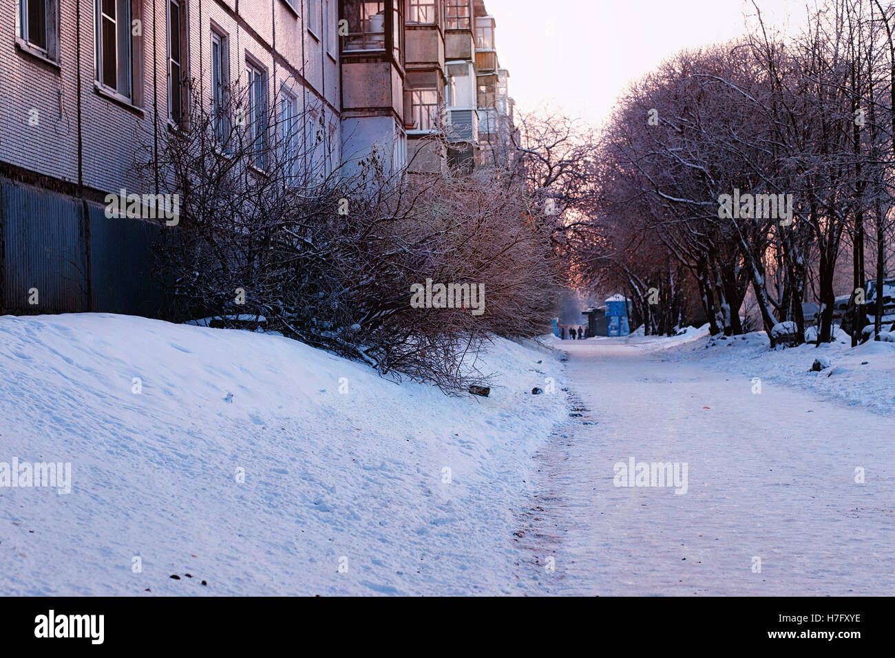 pedestrian sidewalk winter Stock Photo - Alamy
