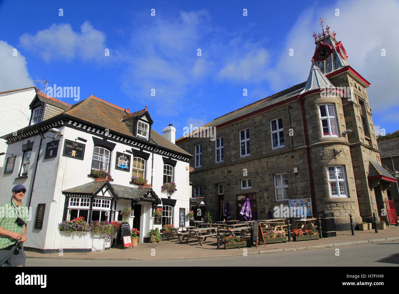 Marazion town hall and King's Head pub in village square, Cornwall ...