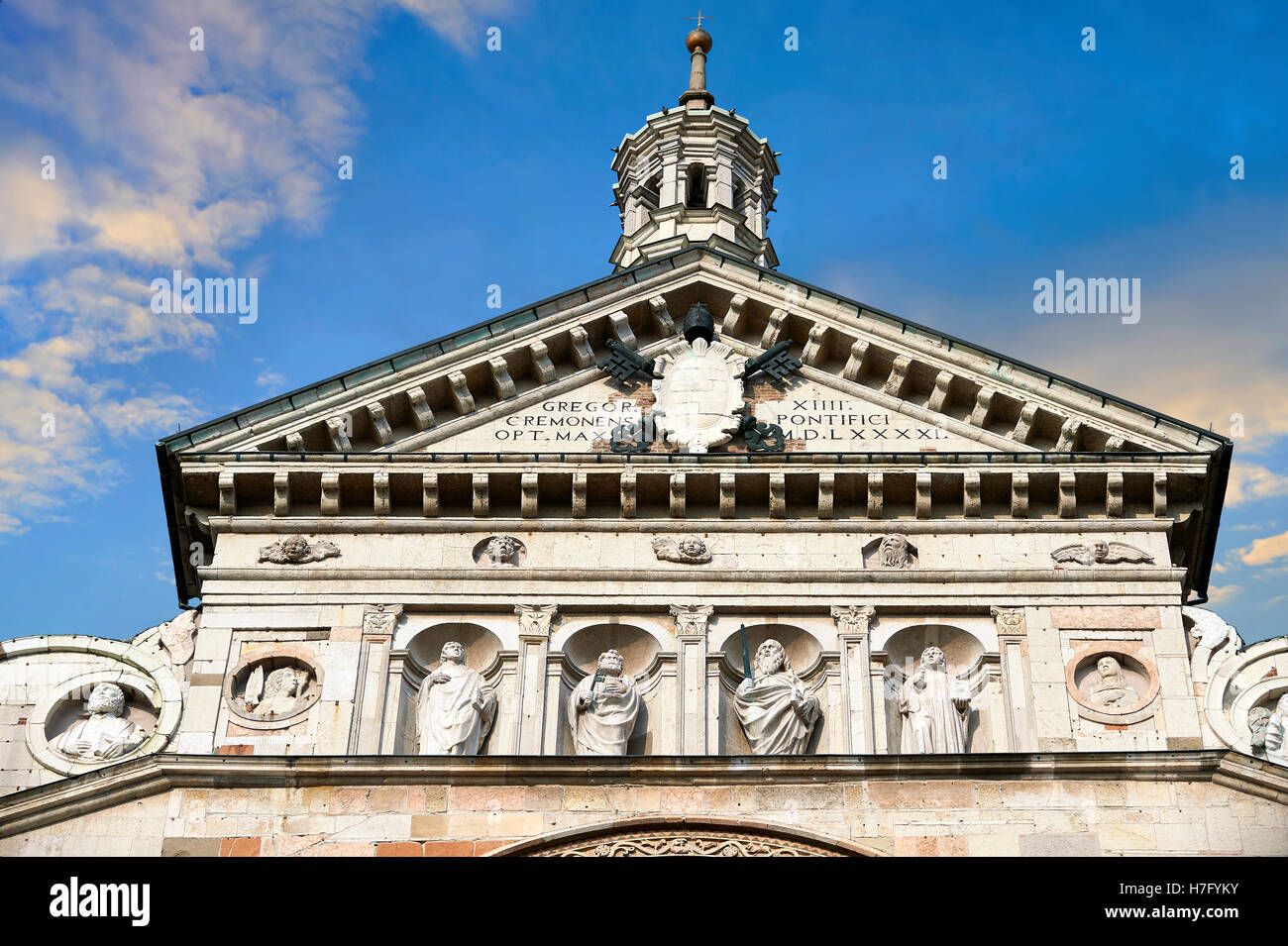Gothic and romanesque elements hi-res stock photography and images - Alamy