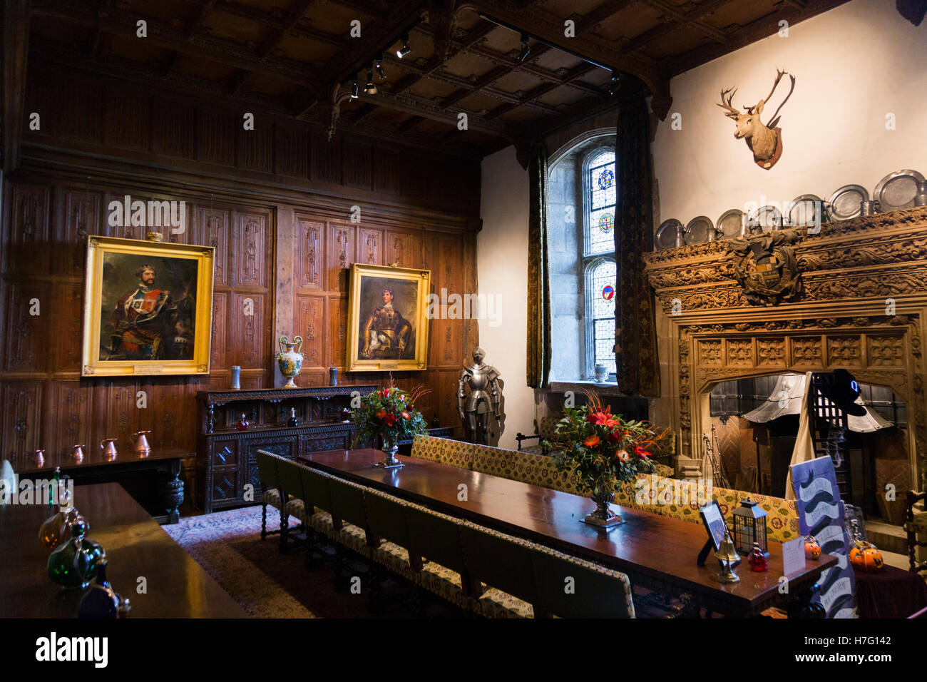 Hever castle kent interior hi-res stock photography and images - Alamy