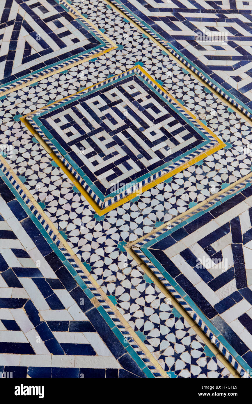 blue patterns at mosque in esfahan Stock Photo - Alamy