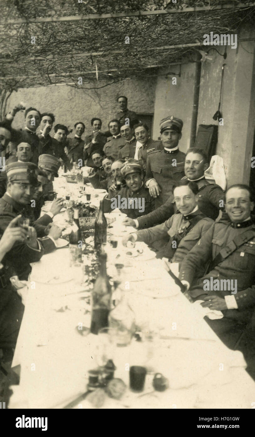 Long table of soldier of the Italian Army Stock Photo - Alamy