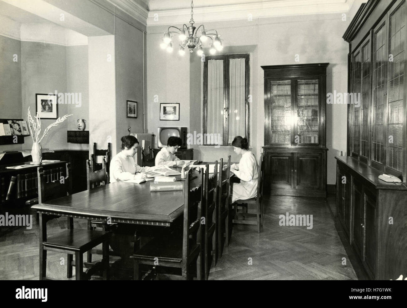 Girl students of the Female Technical Institute, Rome, Italy Stock ...