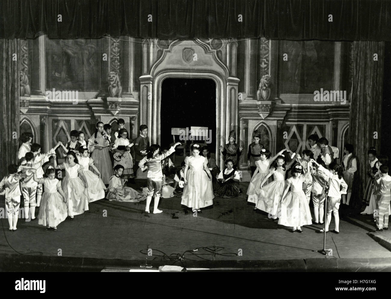 Elementary school play, Italy Stock Photo - Alamy