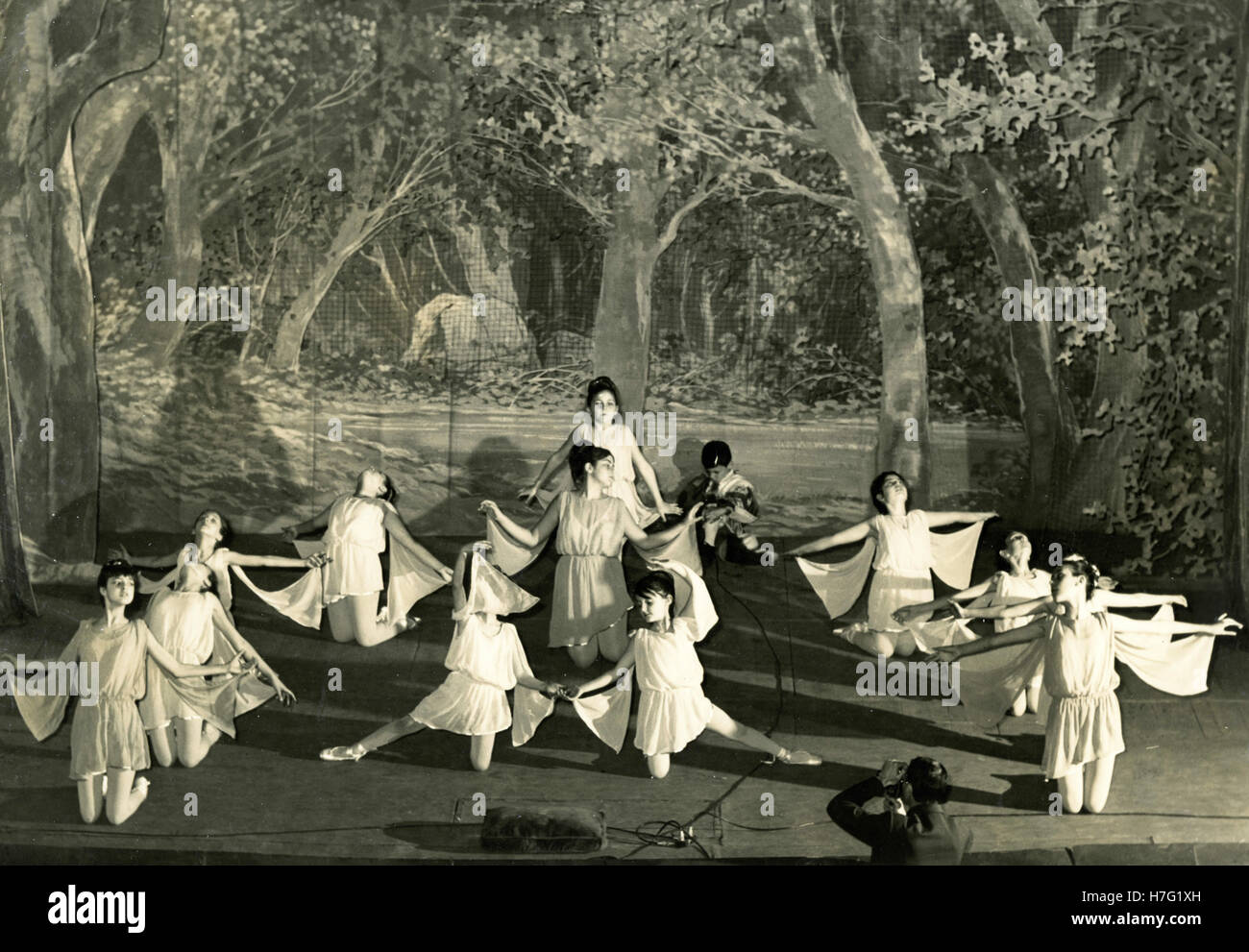 Elementary school actors hi-res stock photography and images - Alamy