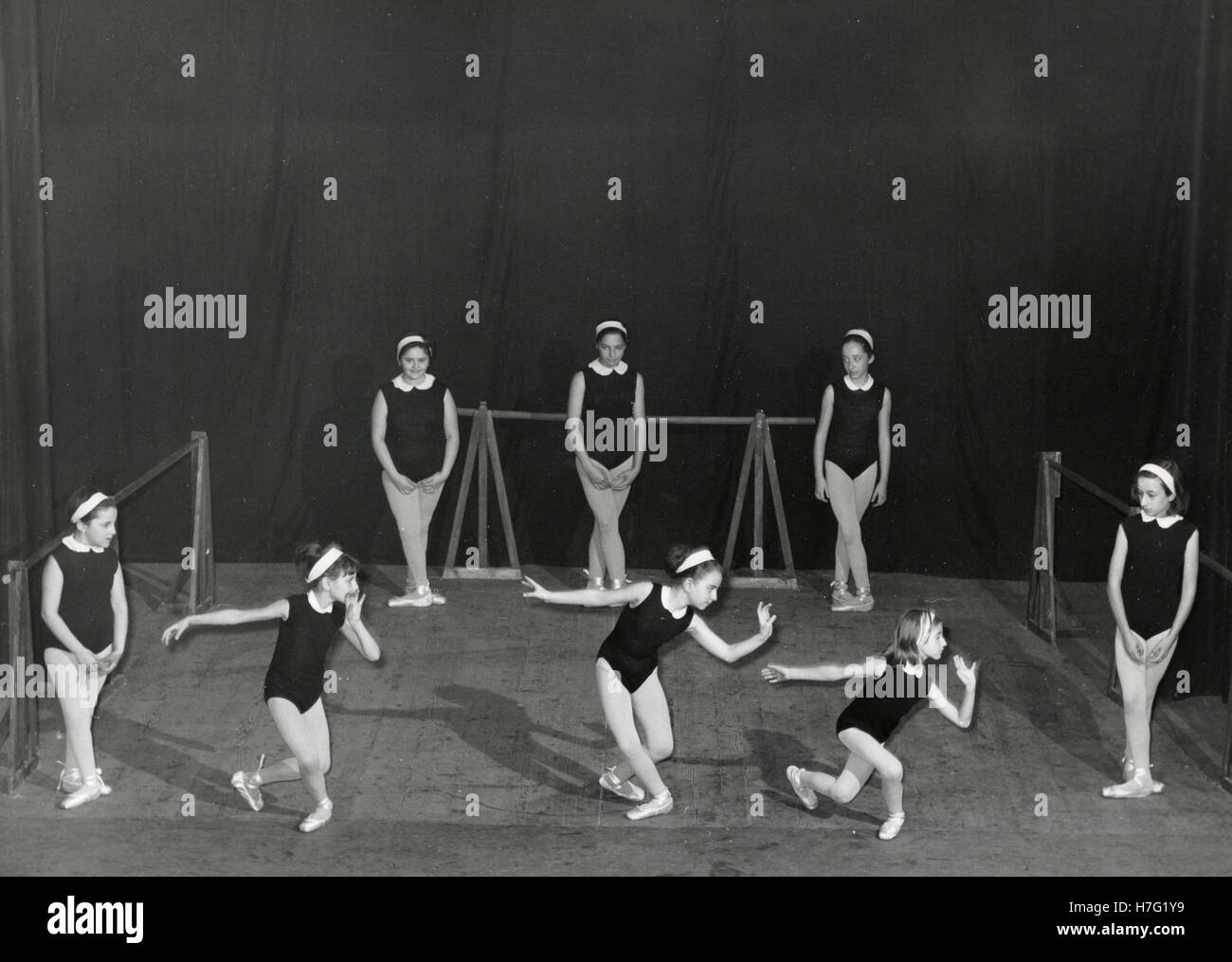 Elementary school actors hi-res stock photography and images - Alamy