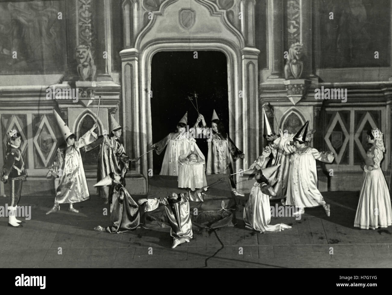 Elementary school play, Italy Stock Photo - Alamy