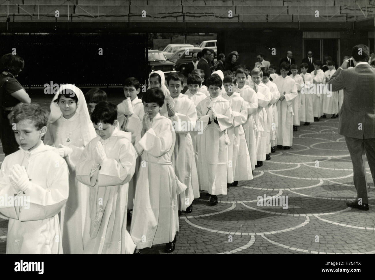 Communion line hi-res stock photography and images - Alamy