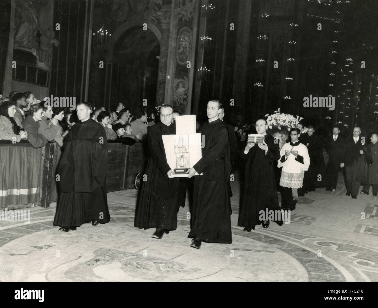 1950s catholic priests hi-res stock photography and images - Alamy