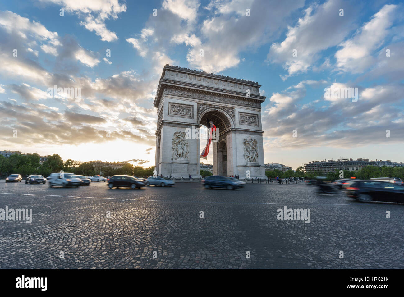 Arc de Triomphe and blurred traffic at sunset Stock Photo - Alamy