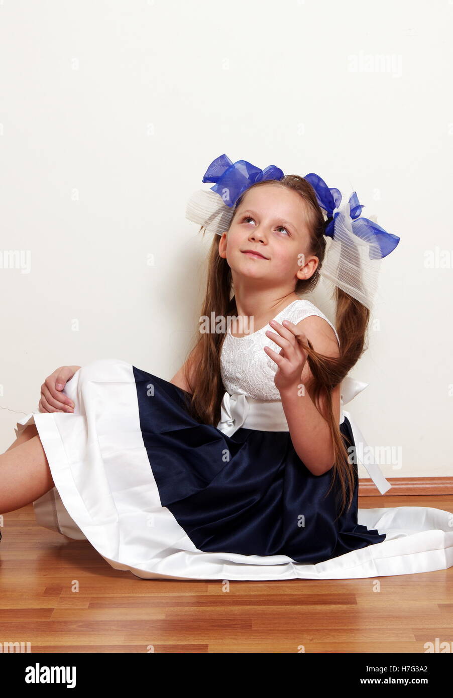 pretty girl portrait sitting on floor Stock Photo - Alamy