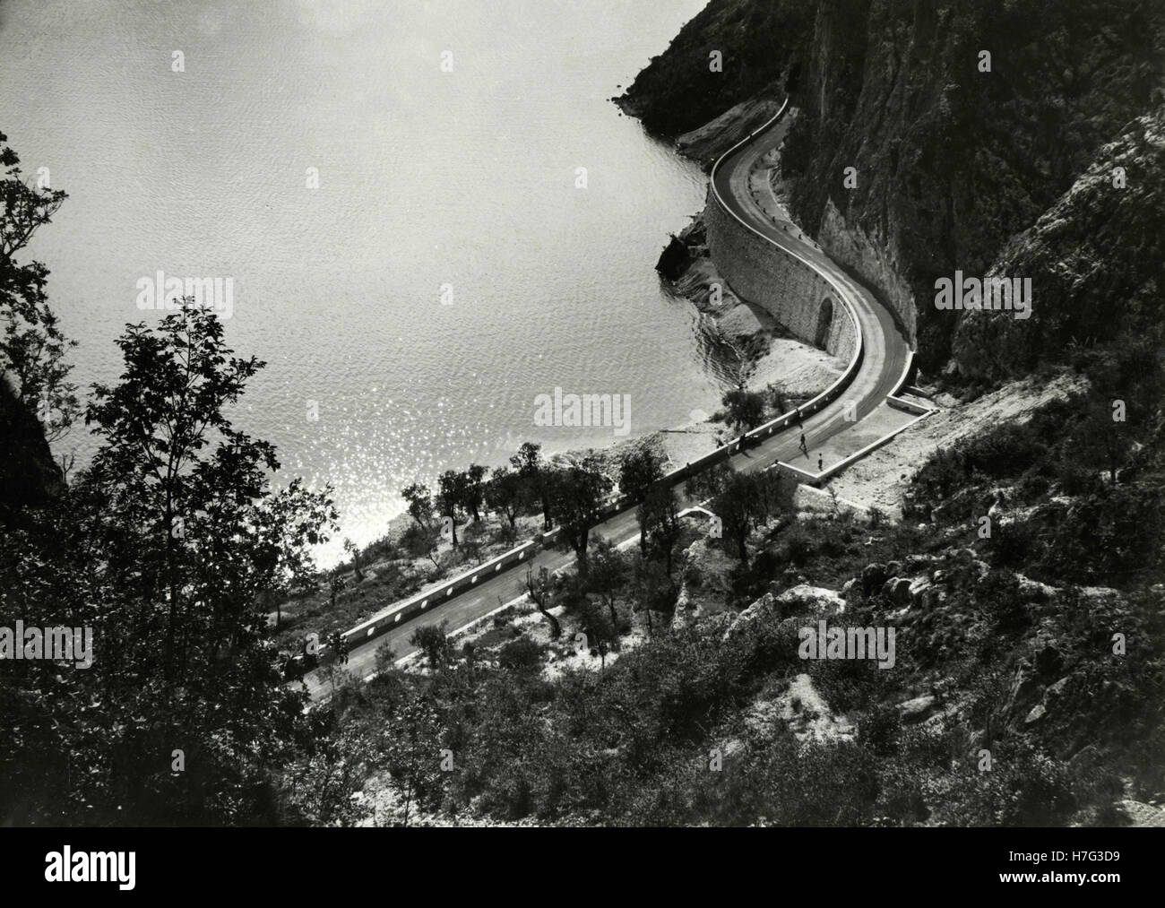 Road along garda lake italy hi-res stock photography and images - Alamy