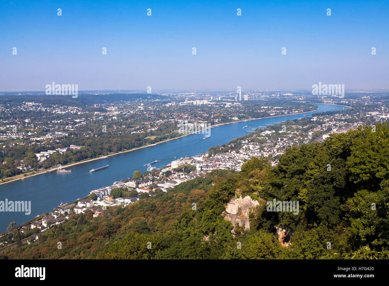 Germany, Siebengebirge, view from the Drachenfels mountain to the city ...