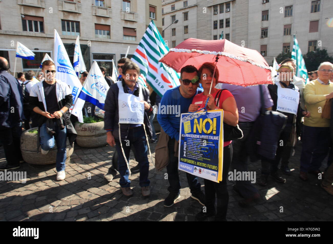 Naples, Italy. 04th Nov, 2016. This morning in Naples more of 10.00 ...