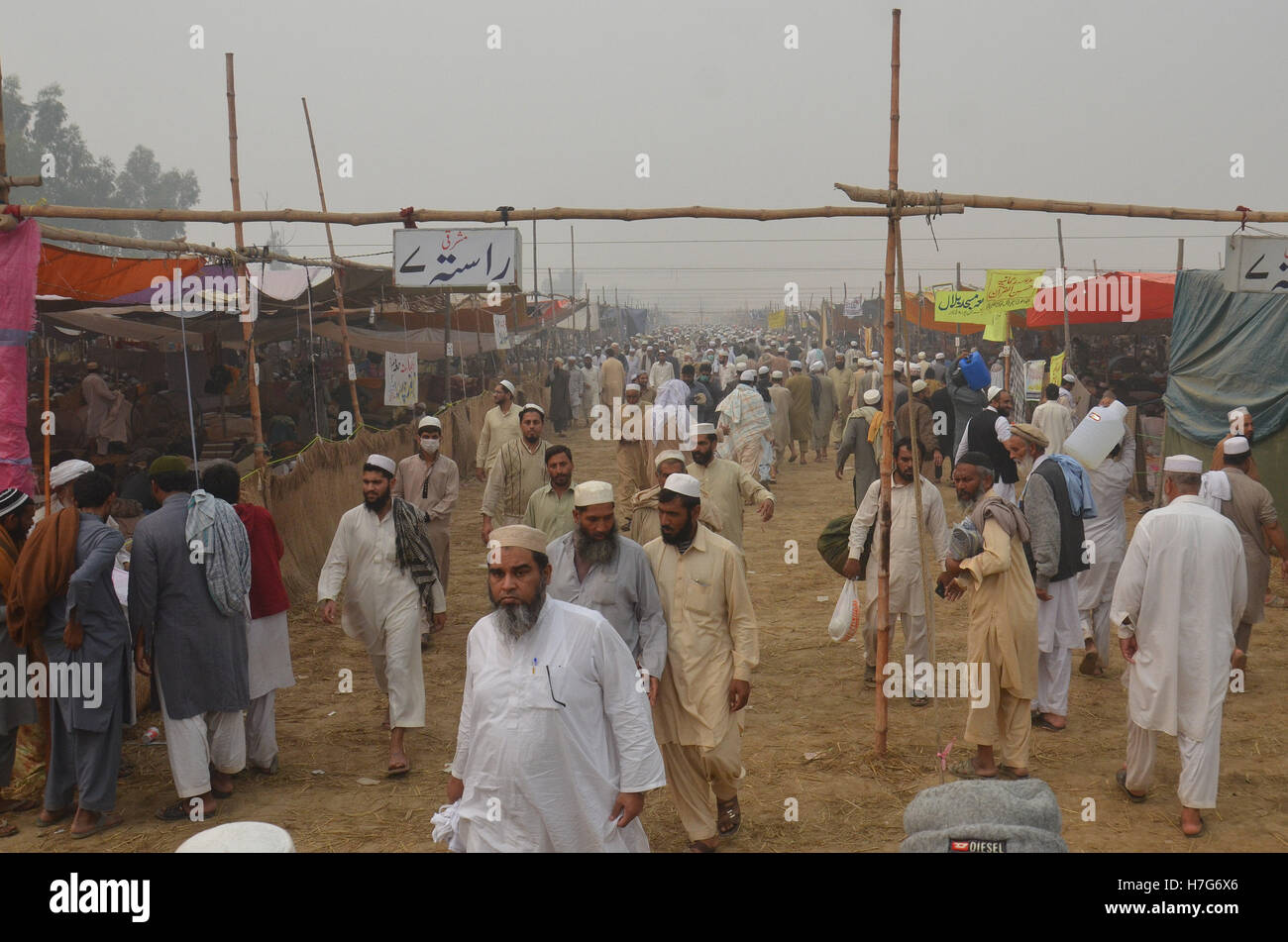 Pakistani Muslim participants take a part to attend a three-day ...