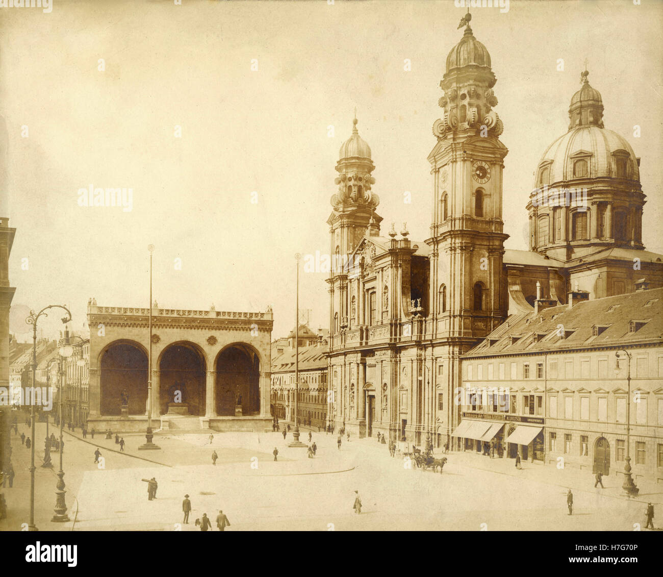 Odeonsplatz hi-res stock photography and images - Alamy