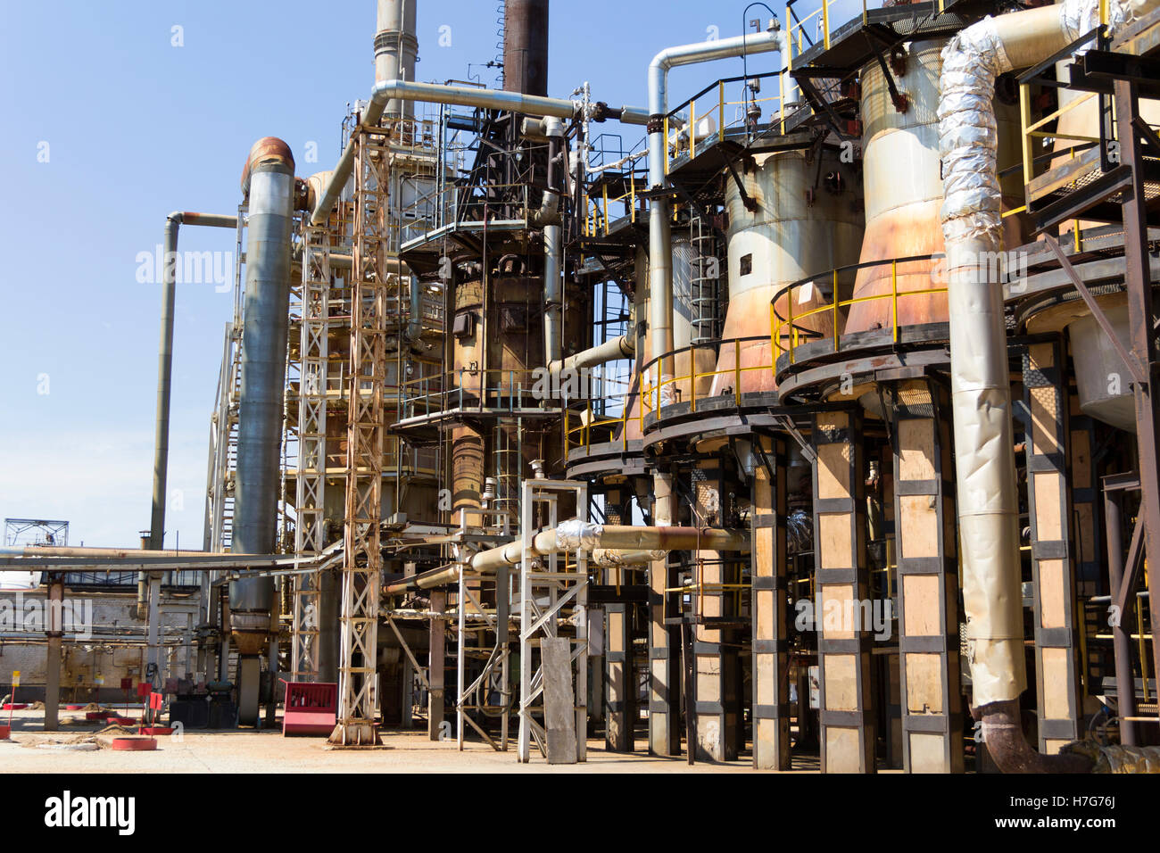 Industrial of refinery tower for making gasoline Stock Photo - Alamy