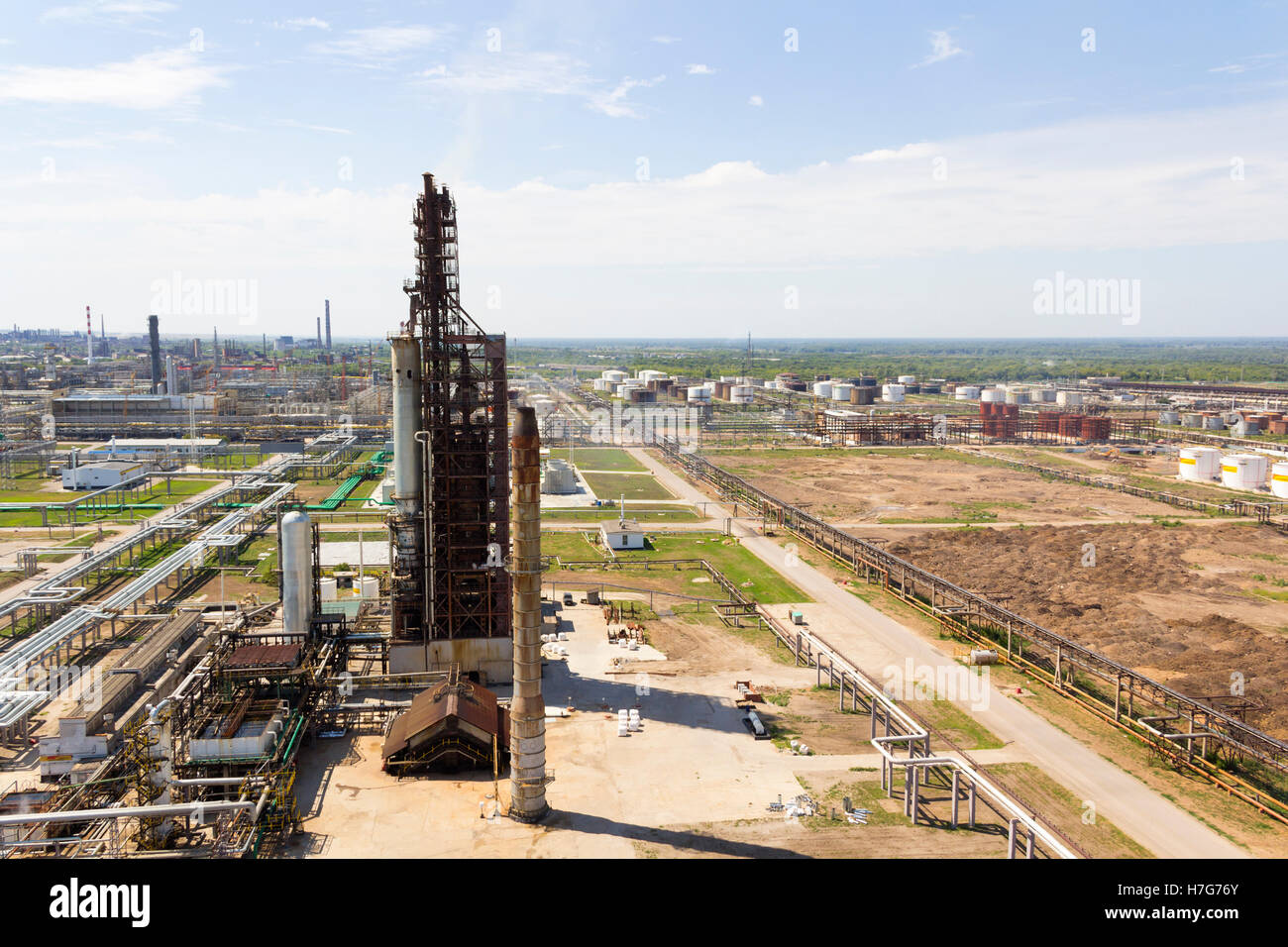 Industrial of refinery tower for making gasoline Stock Photo - Alamy