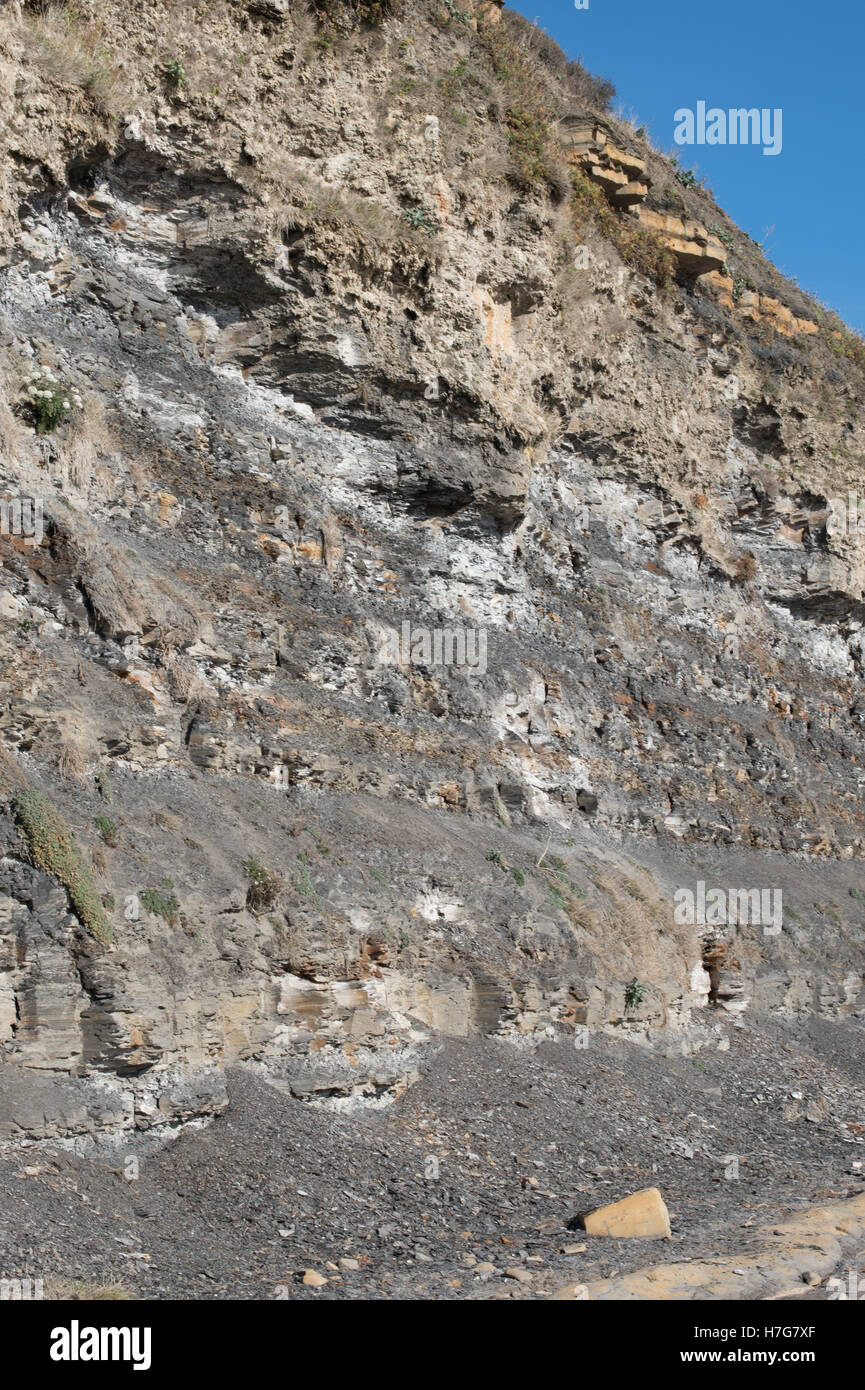 Cliff rock falls, Kimmeridge Bay, Dorset Stock Photo - Alamy