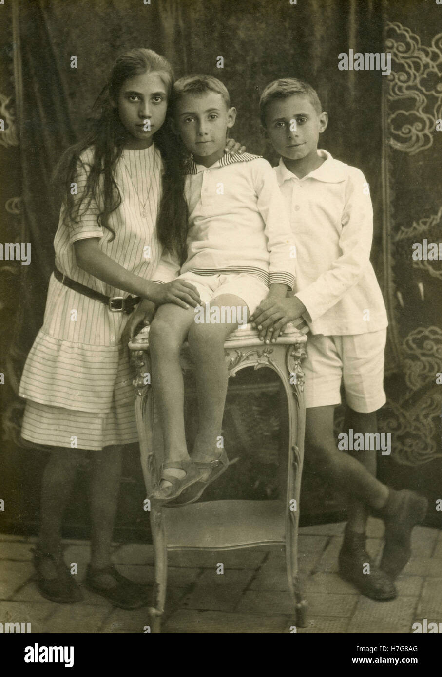 Children portrait 1930s hi-res stock photography and images - Alamy