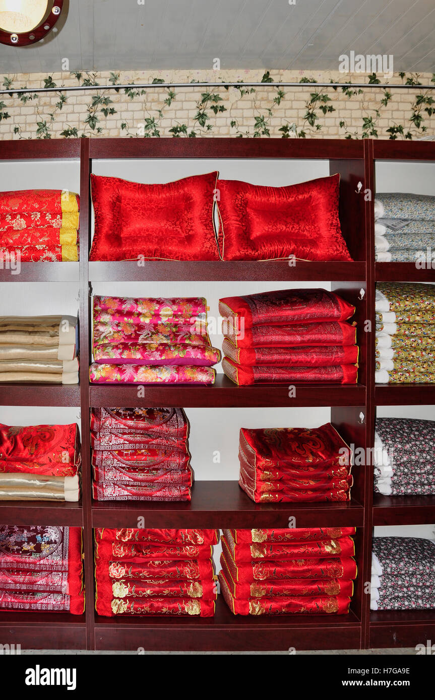 Silk trade cloth hi-res stock photography and images - Alamy