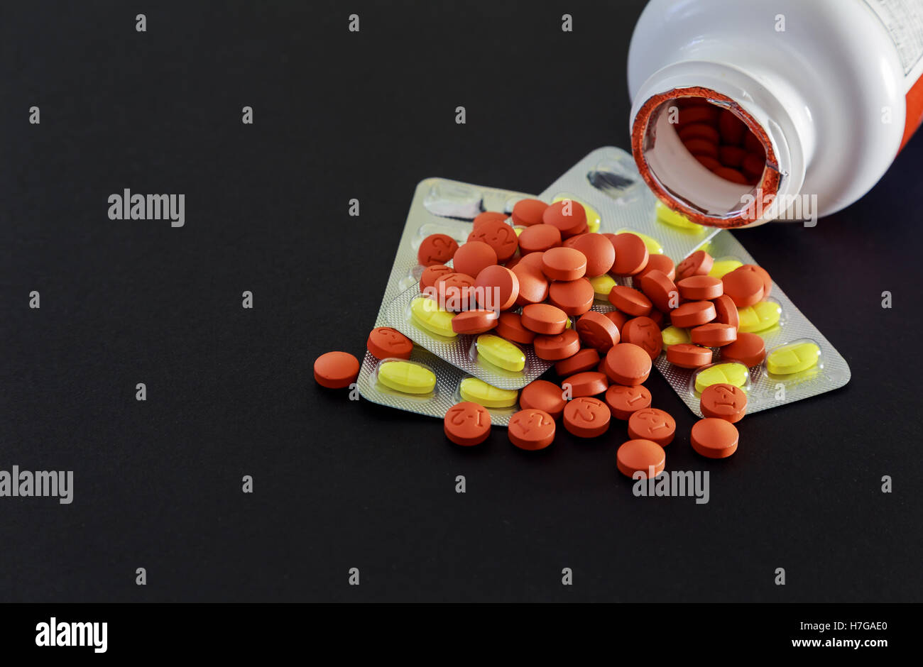 Tablets with capsules. medicine tablet immune, healthcare, drugs poison ...