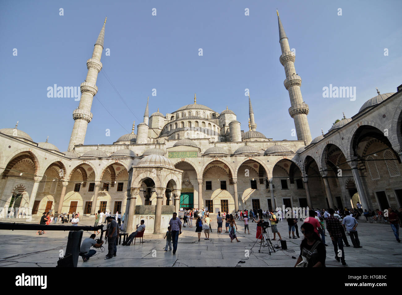 Blue mosque istanbul tiles hi-res stock photography and images - Alamy