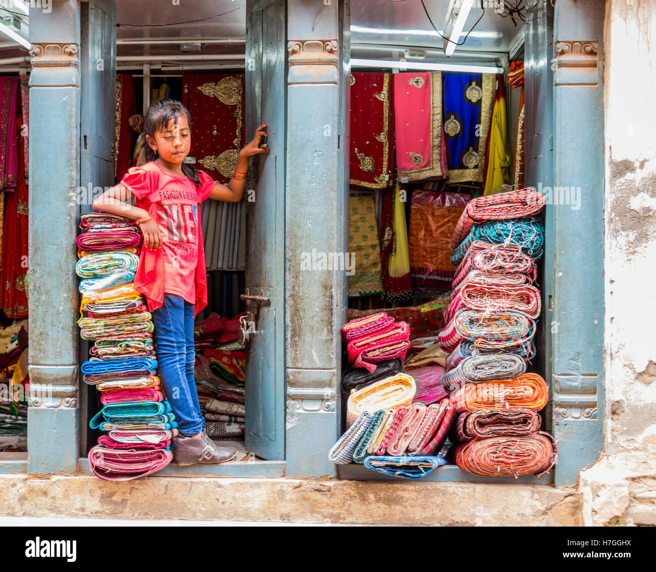 Girl selling ducks hi-res stock photography and images - Alamy