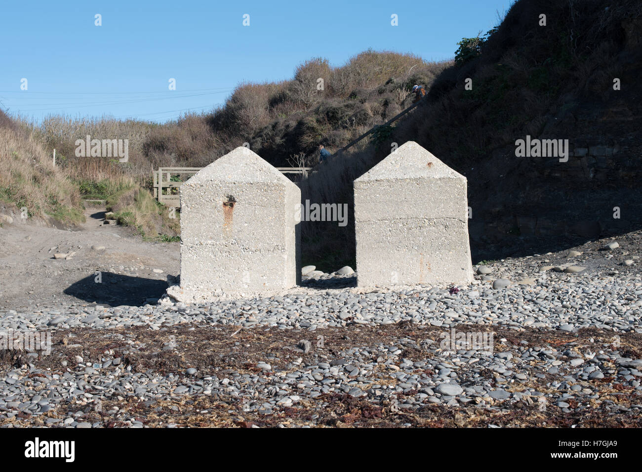 Second World War anti-tank blocks, Gaulter's Cap, Kimmeridge Bay ...
