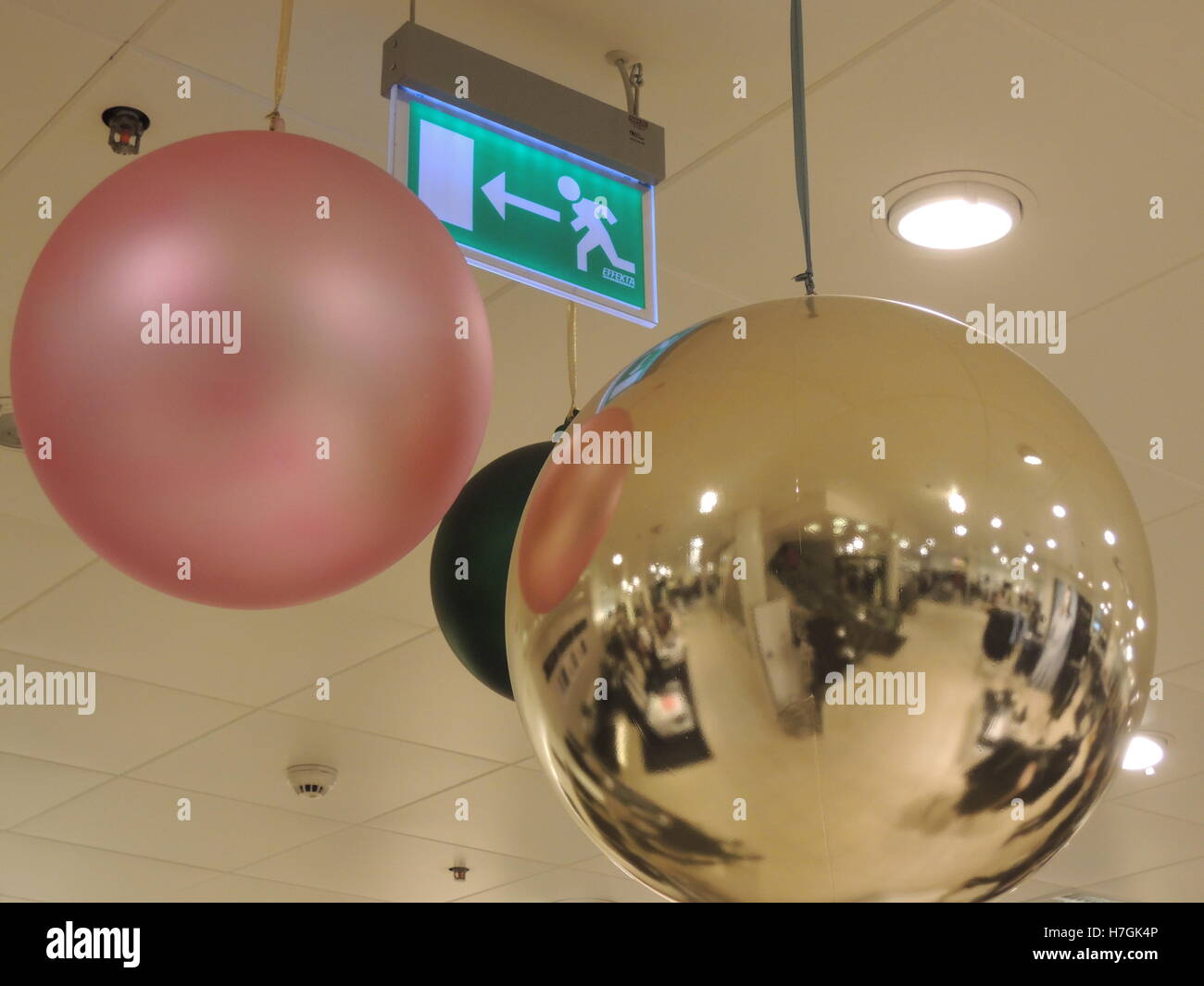 Funny shot for those who want to take an emergency exit from Christmas ...