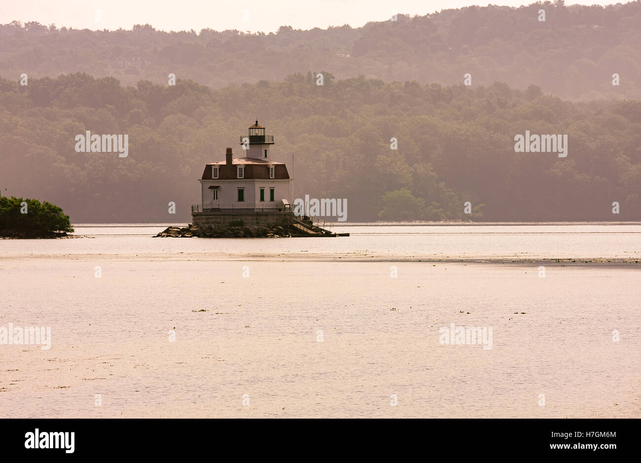 Esopus Meadows Lighthouse through the haze on the Hudson River Stock ...