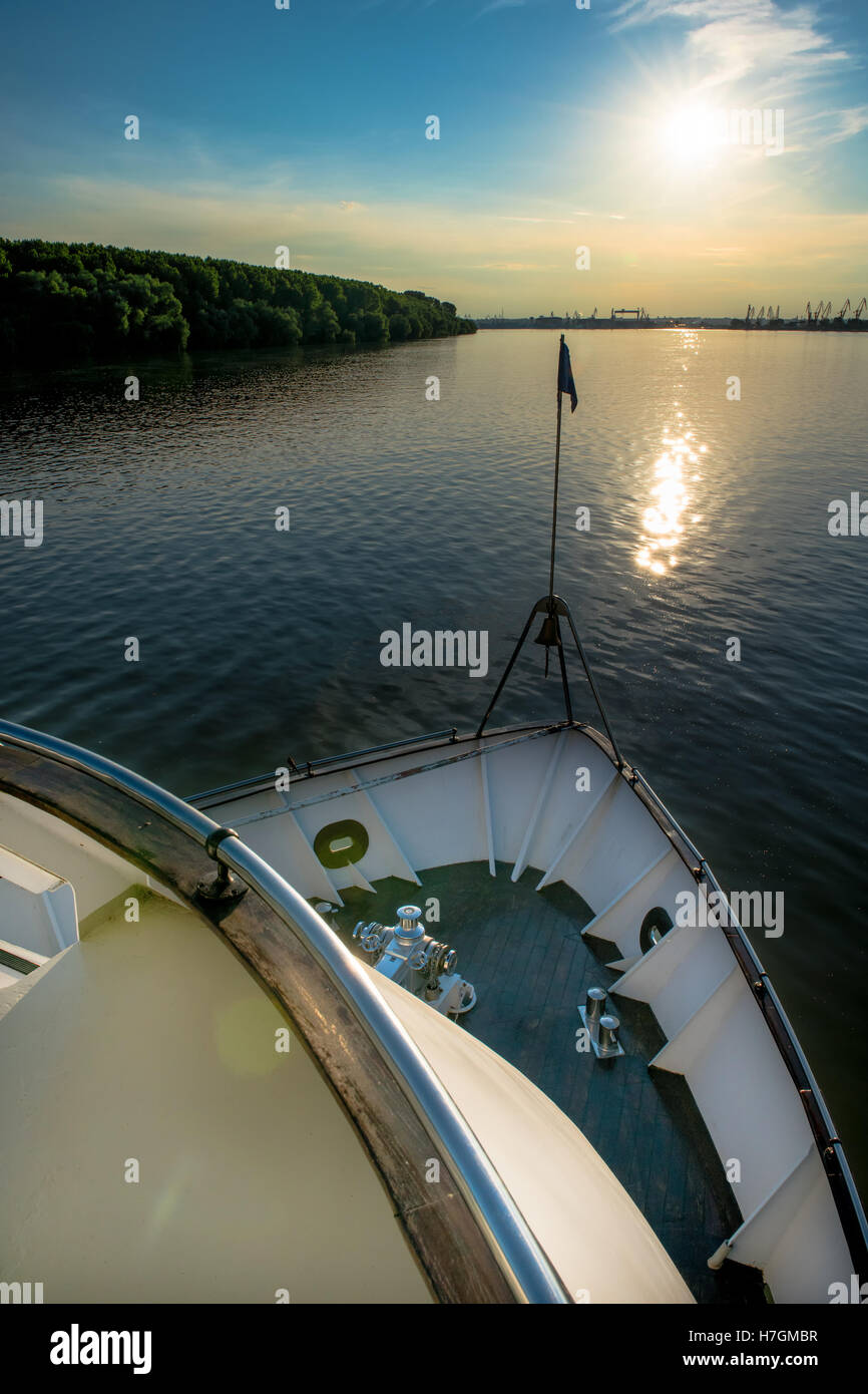 Forward side of a cruise ship Stock Photo - Alamy