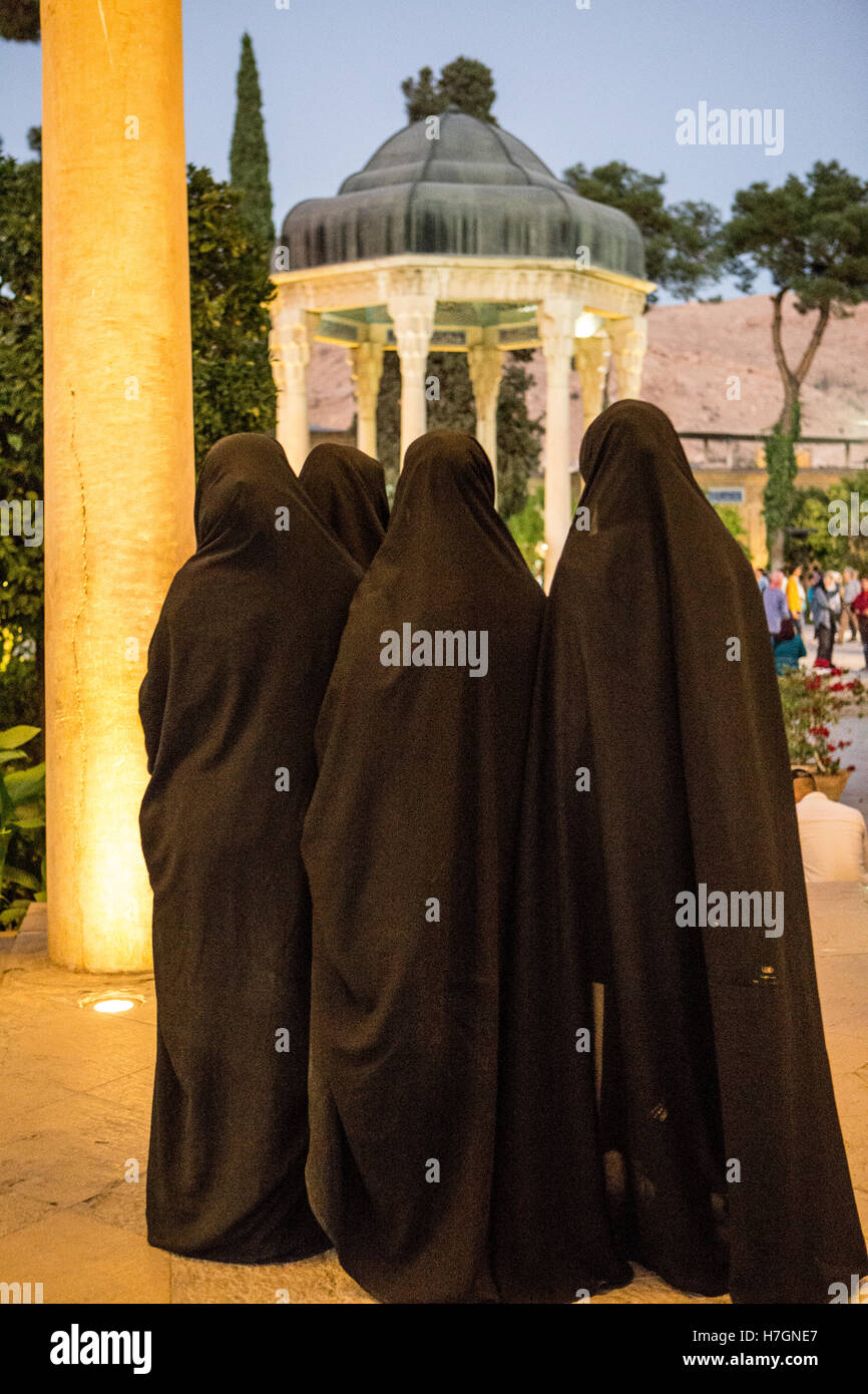 Chador hi-res stock photography and images - Alamy