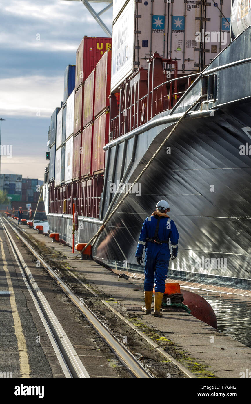 Container ship side view hi-res stock photography and images - Alamy