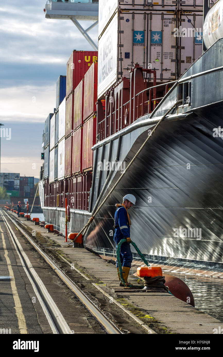 Container ship side view hi-res stock photography and images - Alamy