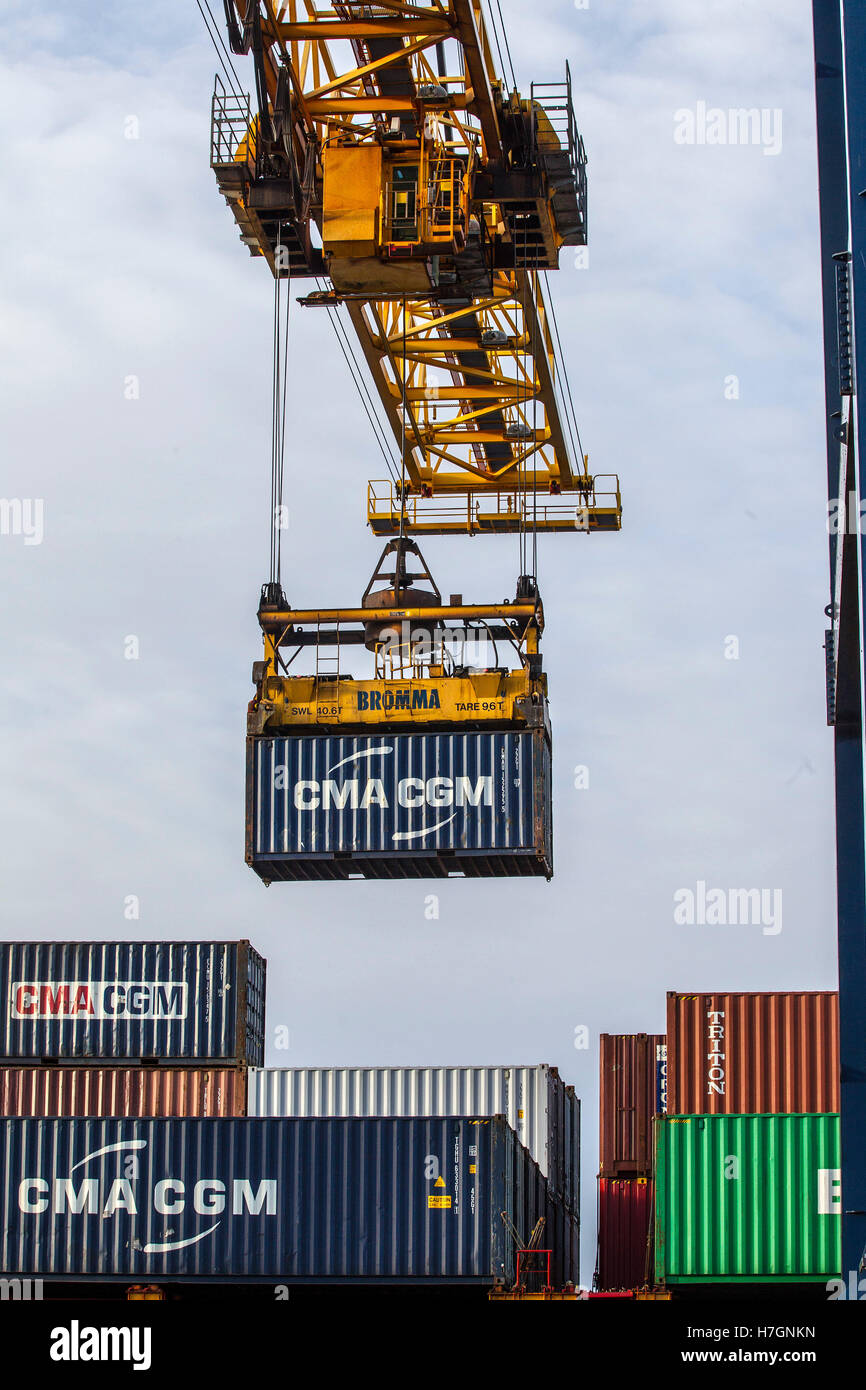 Container being unloaded from Cargo Tanker Stock Photo - Alamy