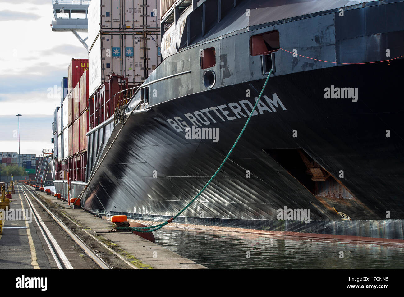 Container ship side view hi-res stock photography and images - Alamy