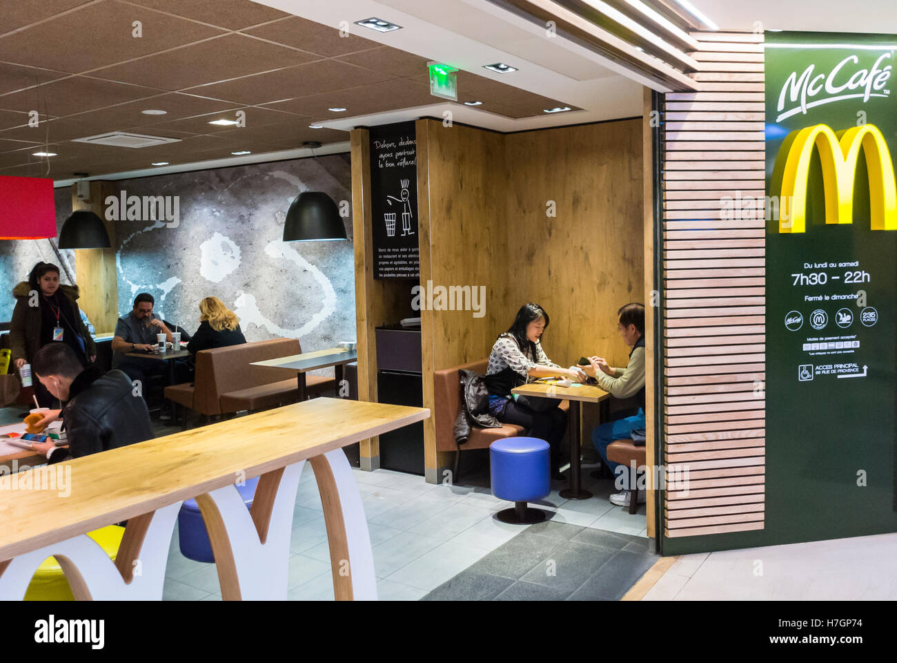 Mcdonalds restaurant paris hi-res stock photography and images - Alamy