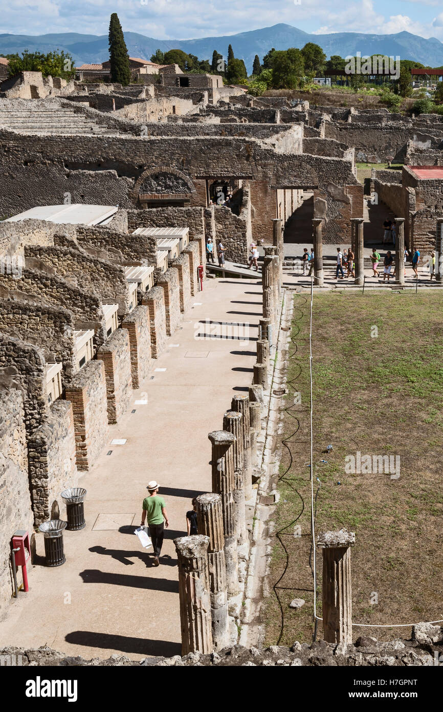 Pompeii archaeological site ruins hi-res stock photography and images ...