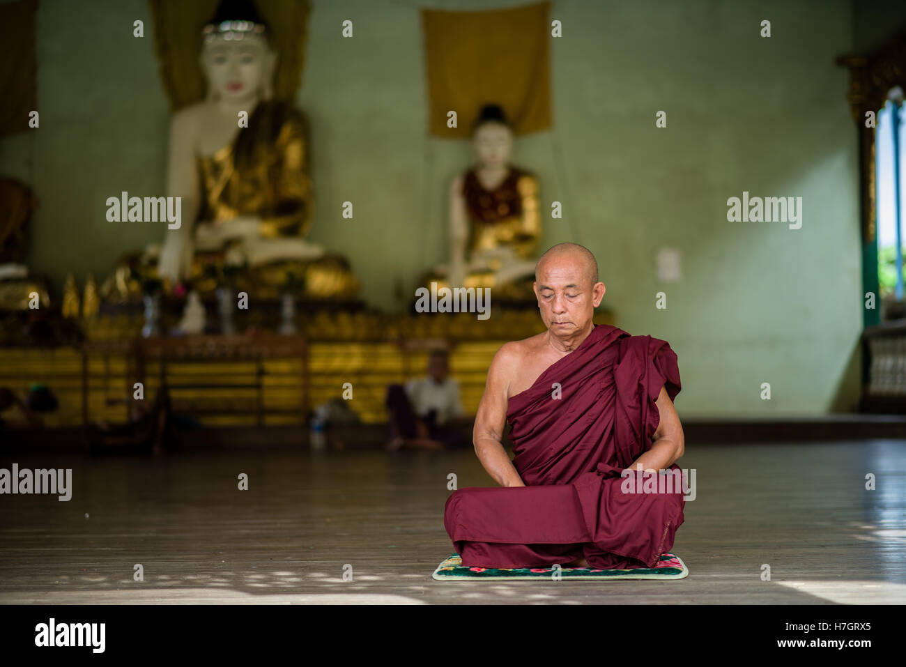 Monk preying hi-res stock photography and images - Alamy