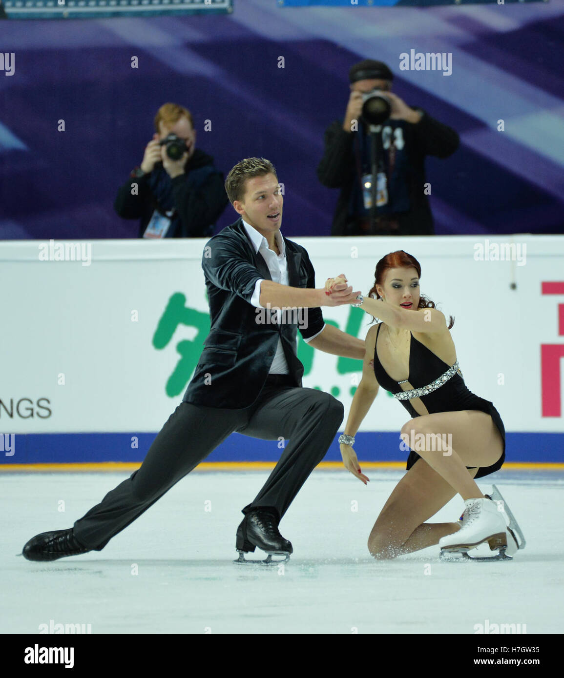Moscow, Russia. 4th November, 2016. Ekaterina Bobrova and Dmitri Soloviev, perform during the ...