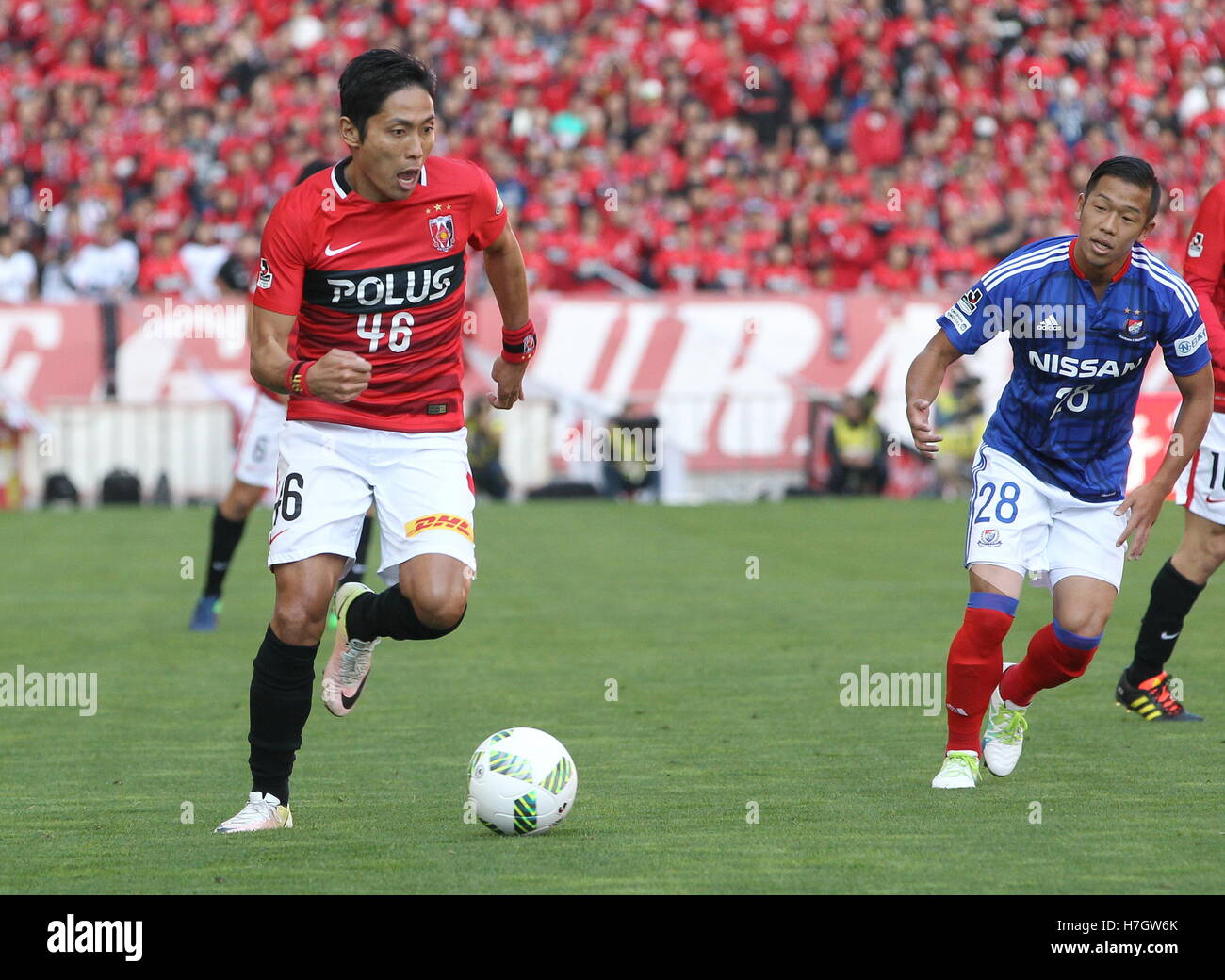 Saitama, Japan. 3rd Nov, 2016. Ryota Moriwaki (Reds), Takuya Kida (F ...