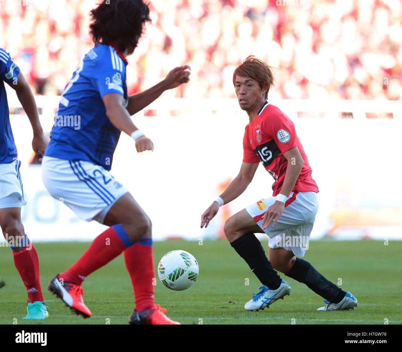 Saitama, Japan. 3rd Nov, 2016. (R-L) Yoshiaki Komai (Reds), Yuji ...