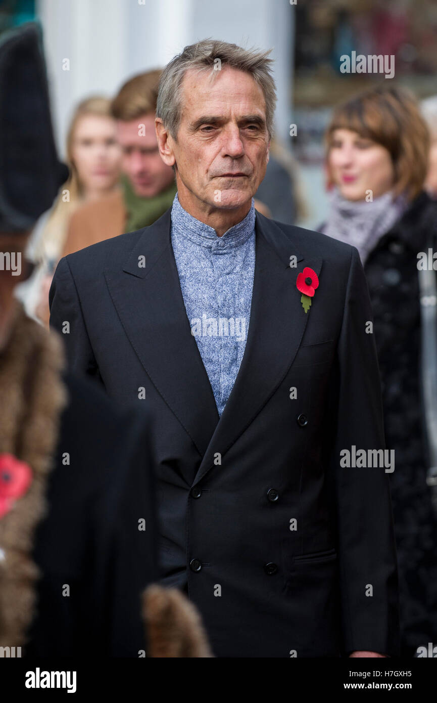 Actor jeremy lloyd hi-res stock photography and images - Alamy